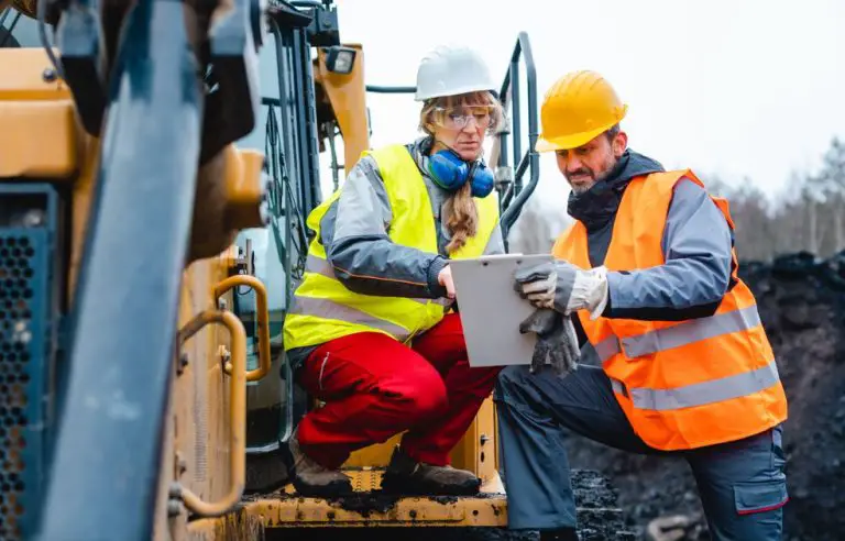 Using Specialist Equipment on Site: A Comprehensive Guide - Structville